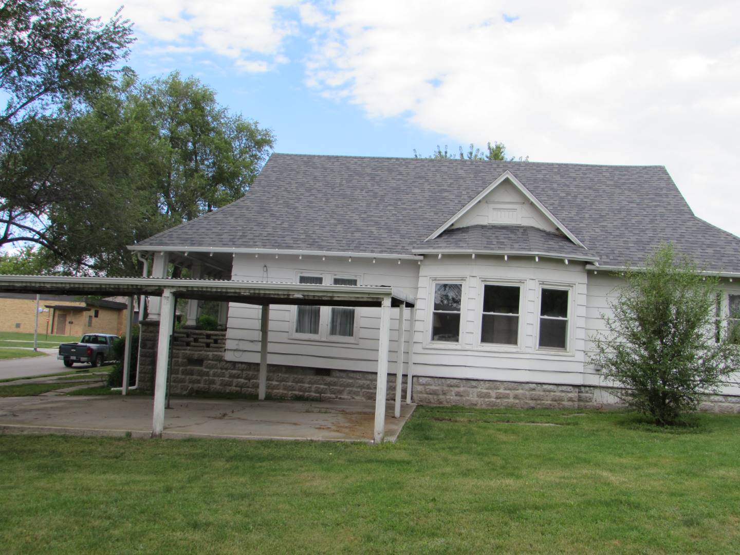 218 N Willow St, Stanberry, MO 64489 (Sold MyStateMLS Listing #10415915)