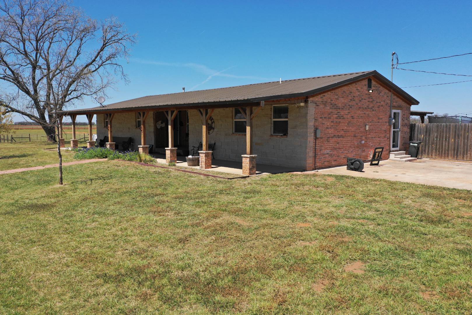 601 W Holly, Goree, TX 76363 (Sold NYStateMLS Listing #10592205)
