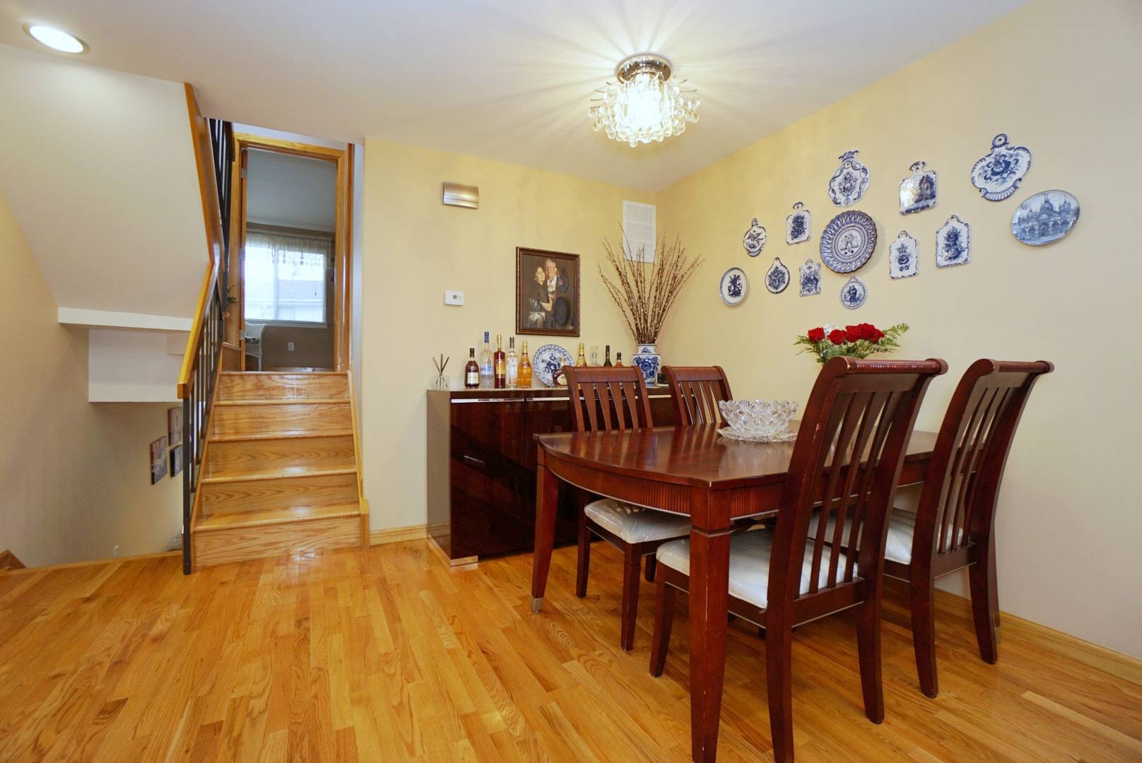 21 Savo Ln, Staten Island, NY 10305 (Sold NYStateMLS Listing #10927002)